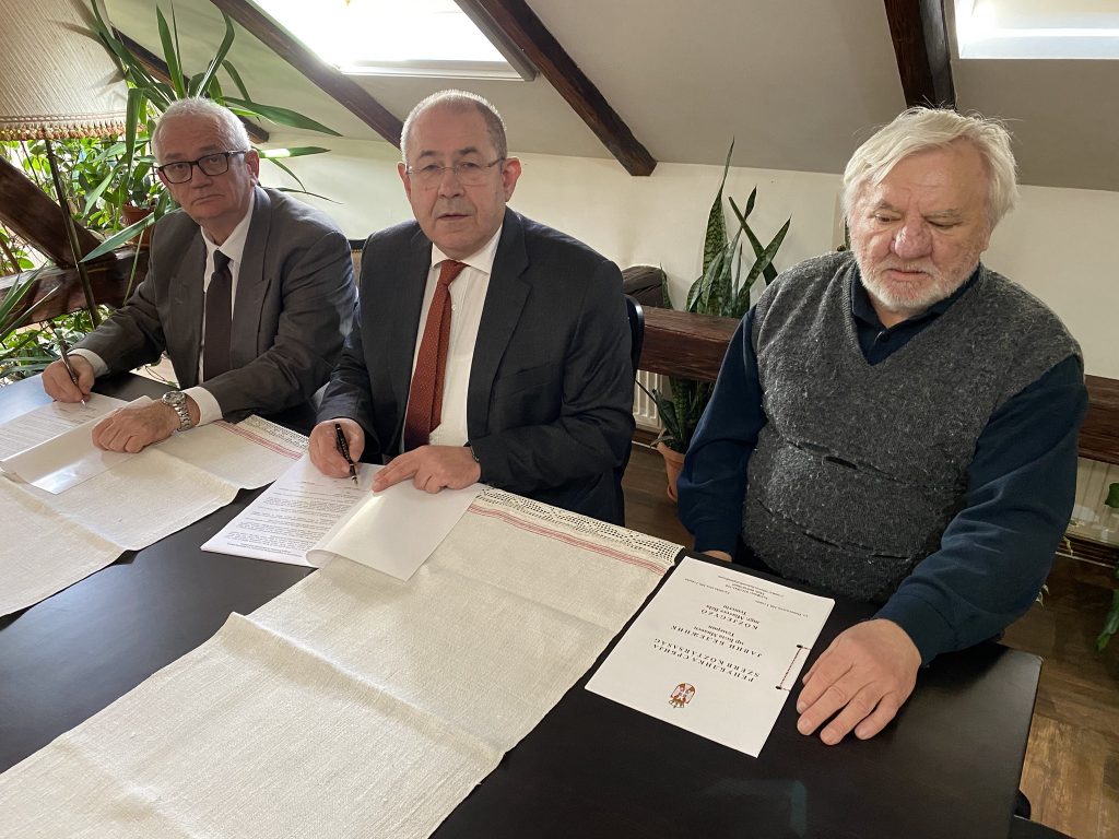 Töppedt is, férges is, de a VMSZ-é | SZMSZ (Szabad Magyar Szó)