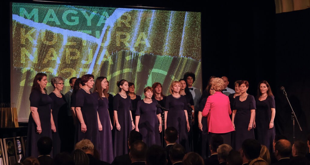 Zentán adták át a Magyar Életfa, a Plakett és az Aranyplakett díjakat ...